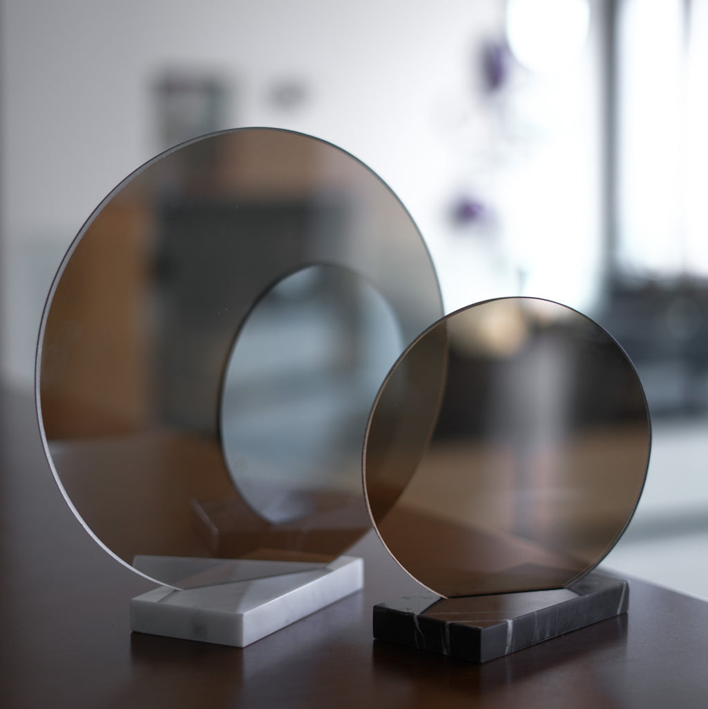 Pleine Lune Posée Grey White