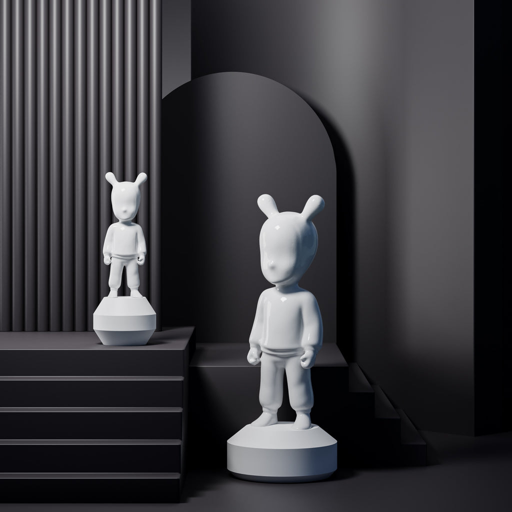 The Guest Figurine White (L 19 x W 19 x H 52) cm