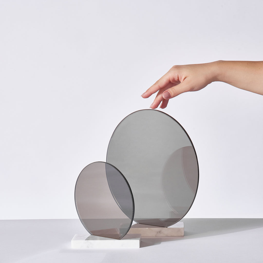 Pleine Lune Posée Grey White